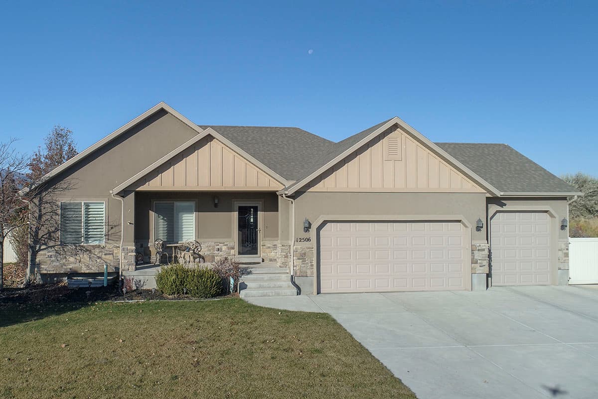 Plan 61342UT: 3-Bed Ranch with Option to Finish Basement