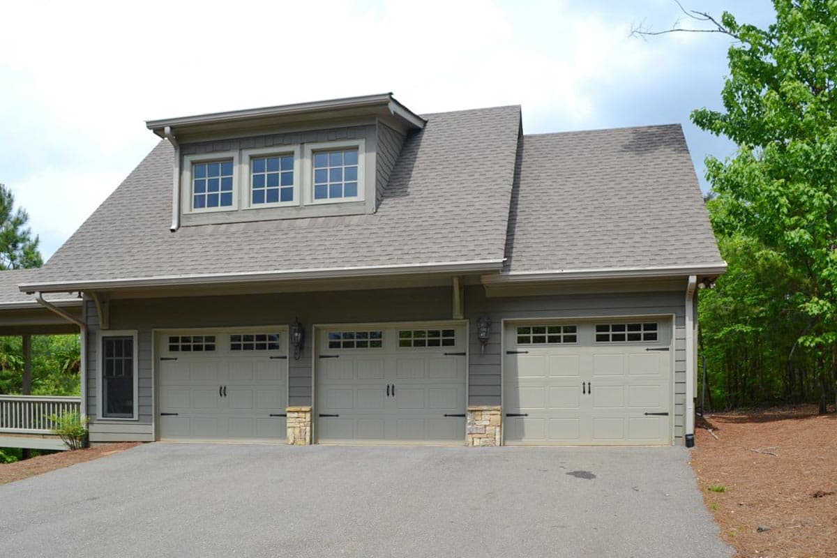 Plan 29915RL: Detached 3-Car Garage with Home Office Above