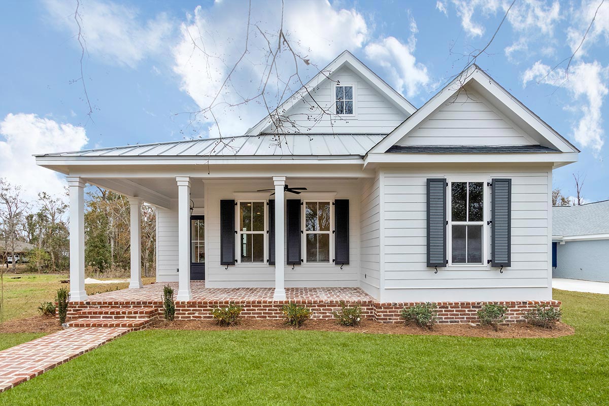 Plan 521017TTL: 3-Bed Southern Cottage with Sunroom and Rear Garage